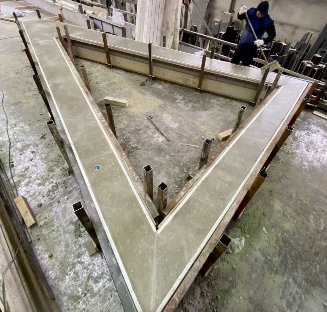 Manufacture of precast concrete